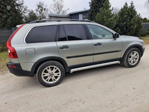 Green Volvo XC90 2004 in Kaunas, with an engine capacity of 2.40 L and mileage of 407 thousand km for 3200 €, photo 7 on AUTOMOTO.COM.LV
