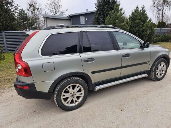 Green Volvo XC90 2004 in Kaunas, with an engine capacity of 2.40 L and mileage of 407 thousand km for 3200 €, photo 8 on AUTOMOTO.COM.LV