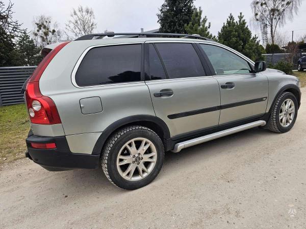 Green Volvo XC90 2004 in Kaunas, with an engine capacity of 2.40 L and mileage of 407 thousand km for 3200 €, photo 9 on AUTOMOTO.COM.LV