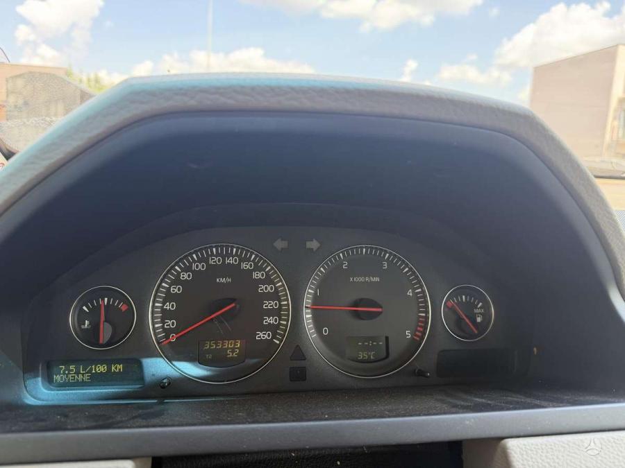 Zaļš Volvo XC90 2004 Kauņa, ar dzinēja tilpumu 2.40 L un nobraukumu 350 tūkst. km par 3300 €, foto 20 vietnē AUTOMOTO.COM.LV