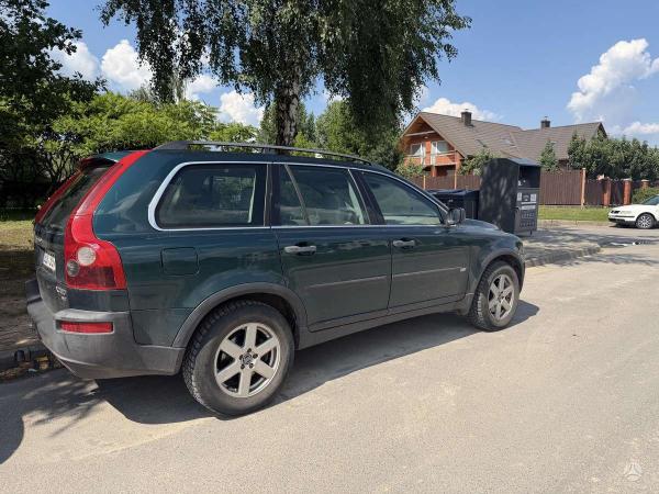 Green Volvo XC90 2004 in Kaunas, with an engine capacity of 2.40 L and mileage of 350 thousand km for 3300 €, photo 6 on AUTOMOTO.COM.LV