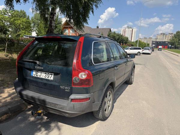 Green Volvo XC90 2004 in Kaunas, with an engine capacity of 2.40 L and mileage of 350 thousand km for 3300 €, photo 7 on AUTOMOTO.COM.LV