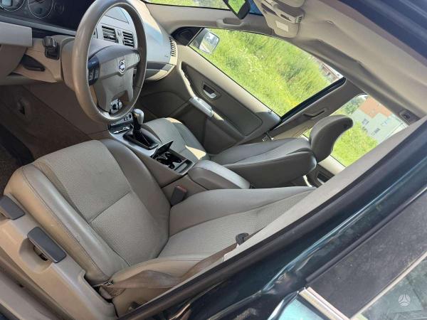 Green Volvo XC90 2004 in Kaunas, with an engine capacity of 2.40 L and mileage of 350 thousand km for 3300 €, photo 10 on AUTOMOTO.COM.LV