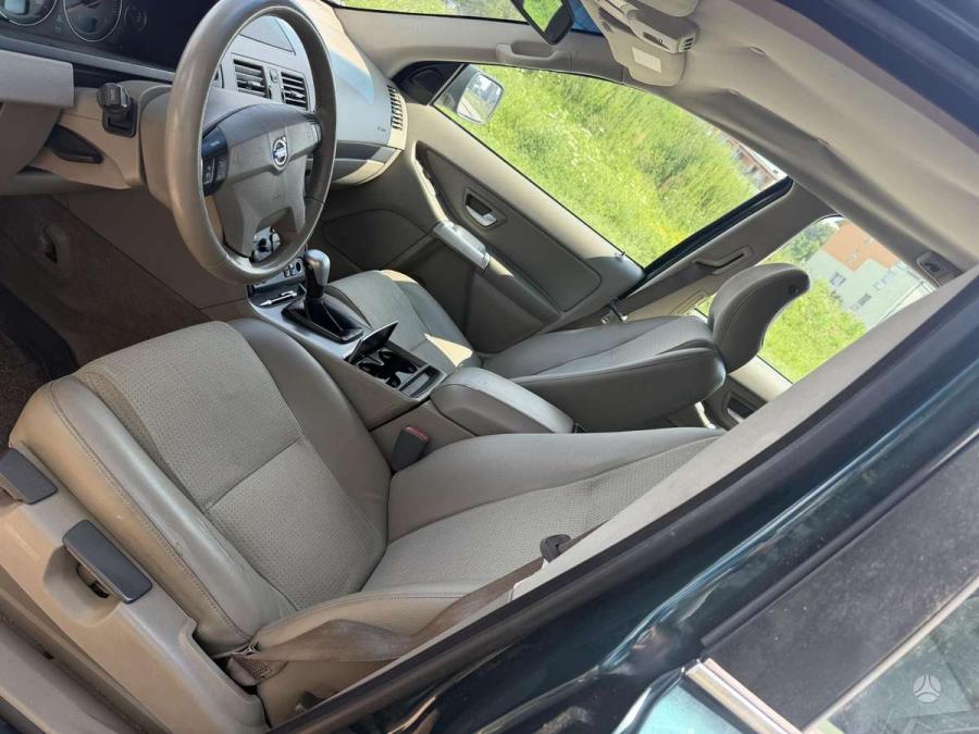 Zaļš Volvo XC90 2004 Kauņa, ar dzinēja tilpumu 2.40 L un nobraukumu 350 tūkst. km par 3300 €, foto 11 vietnē AUTOMOTO.COM.LV