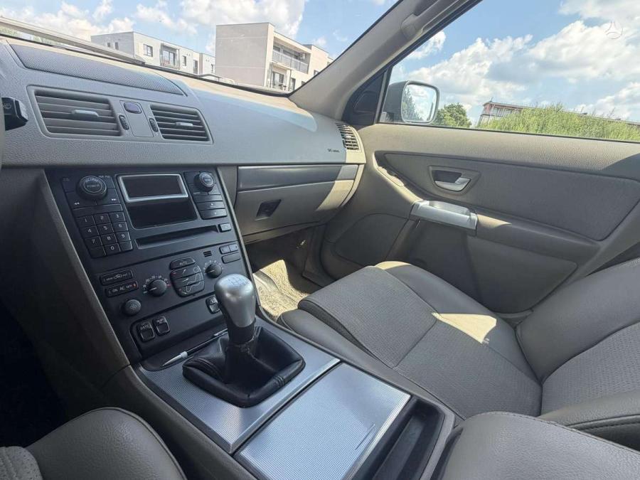 Zaļš Volvo XC90 2004 Kauņa, ar dzinēja tilpumu 2.40 L un nobraukumu 350 tūkst. km par 3300 €, foto 19 vietnē AUTOMOTO.COM.LV