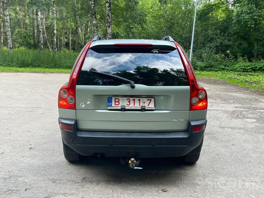 Green Volvo XC90 2004 in Riga, with an engine capacity of 2.40 L and mileage of 0 thousand km for 3100 €, photo 5 on AUTOMOTO.COM.LV