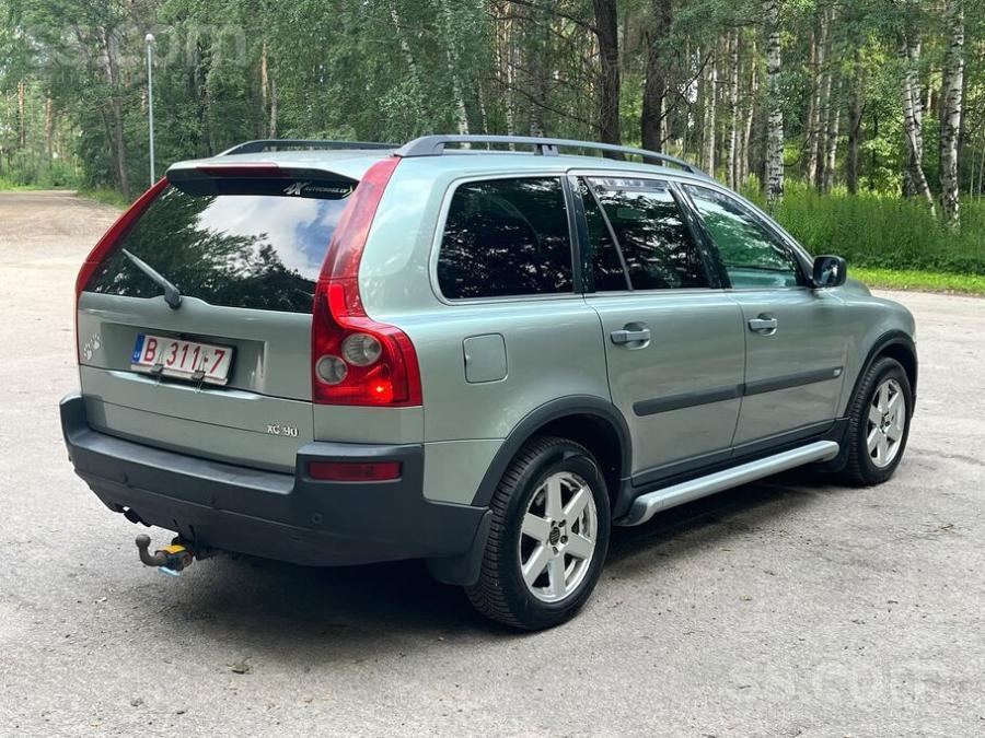 Green Volvo XC90 2004 in Riga, with an engine capacity of 2.40 L and mileage of 0 thousand km for 3100 €, photo 6 on AUTOMOTO.COM.LV
