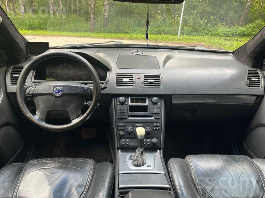 Green Volvo XC90 2004 in Riga, with an engine capacity of 2.40 L and mileage of 0 thousand km for 3100 €, photo 12 on AUTOMOTO.COM.LV