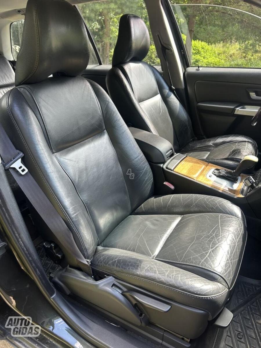 Green Volvo XC90 2004 in Klaipeda, with an engine capacity of 2.40 L and mileage of 448 thousand km for 2400 €, photo 5 on AUTOMOTO.COM.LV