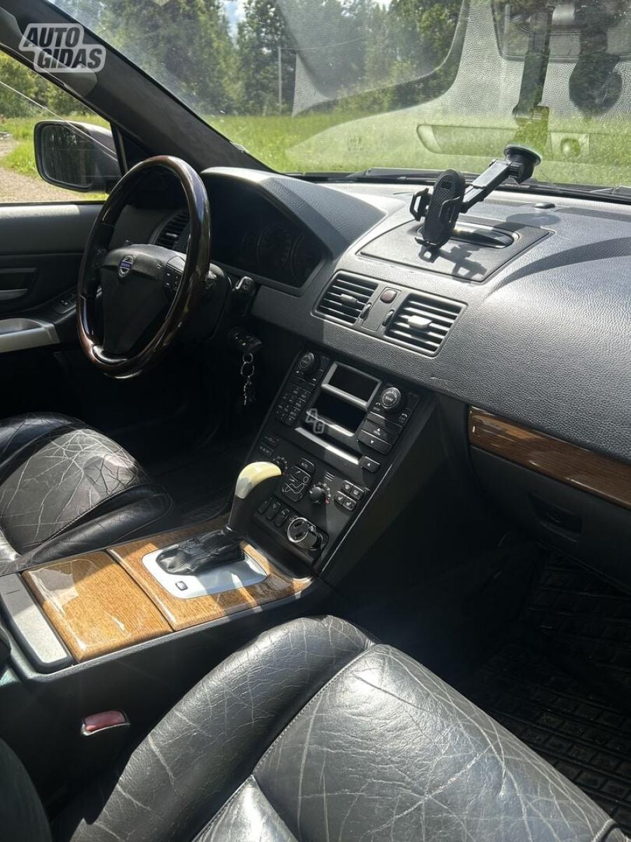 Green Volvo XC90 2004 in Klaipeda, with an engine capacity of 2.40 L and mileage of 448 thousand km for 2400 €, photo 6 on AUTOMOTO.COM.LV