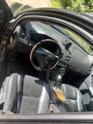 Green Volvo XC90 2004 in Klaipeda, with an engine capacity of 2.40 L and mileage of 448 thousand km for 2400 €, photo 7 on AUTOMOTO.COM.LV