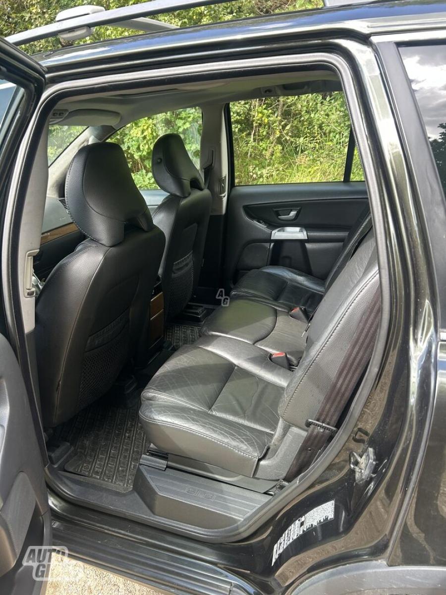Green Volvo XC90 2004 in Klaipeda, with an engine capacity of 2.40 L and mileage of 448 thousand km for 2400 €, photo 8 on AUTOMOTO.COM.LV