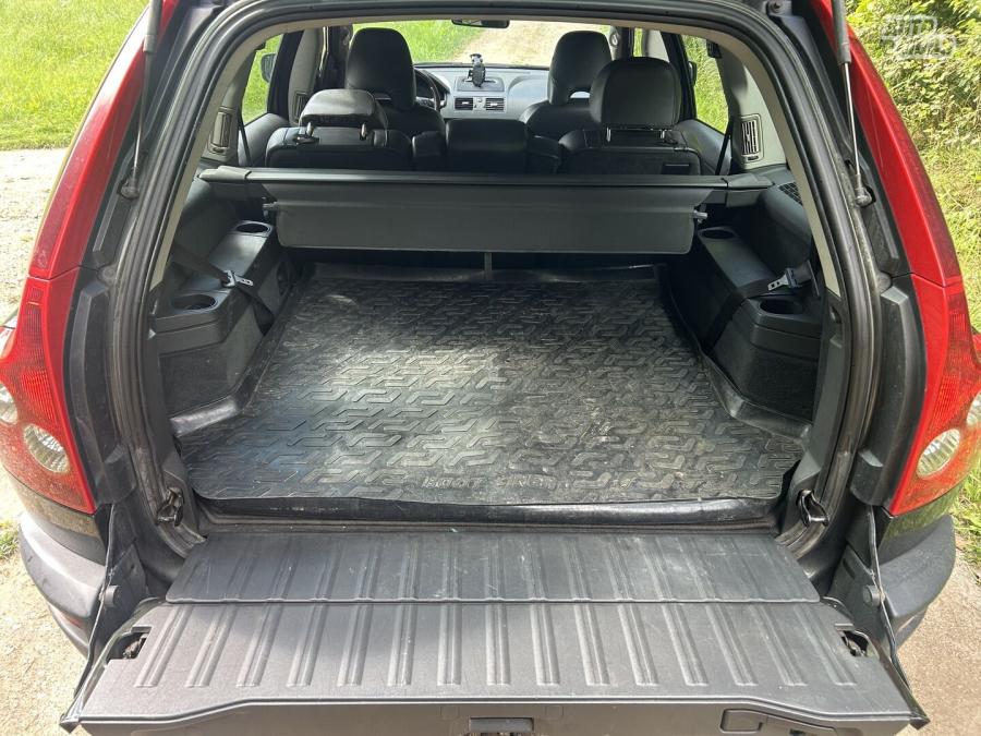 Green Volvo XC90 2004 in Klaipeda, with an engine capacity of 2.40 L and mileage of 448 thousand km for 2400 €, photo 10 on AUTOMOTO.COM.LV
