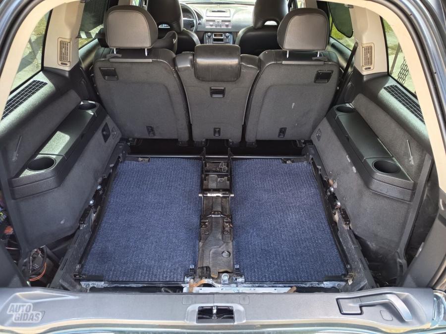 Green Volvo XC90 2005 in Naujoji Akmene, with an engine capacity of 2.40 L and mileage of 345 thousand km for 2900 €, photo 10 on AUTOMOTO.COM.LV