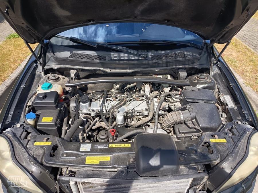 Green Volvo XC90 2005 in Naujoji Akmene, with an engine capacity of 2.40 L and mileage of 345 thousand km for 2900 €, photo 11 on AUTOMOTO.COM.LV