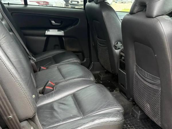 Zaļš Volvo XC90 2005 Jelgava, ar dzinēja tilpumu 2.40 L un nobraukumu 265 tūkst. km par 2999 €, foto 9 vietnē AUTOMOTO.COM.LV