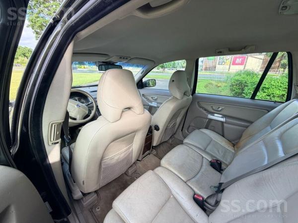 Green Volvo XC90 2005 in Riga, with an engine capacity of 2.40 L and mileage of 273 thousand km for 3350 €, photo 10 on AUTOMOTO.COM.LV
