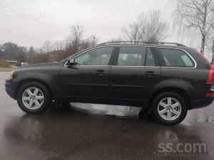Green Volvo XC90 2006 in Daugavpils, with an engine capacity of 2.40 L and mileage of 0 thousand km for 4850 €, photo 8 on AUTOMOTO.COM.LV