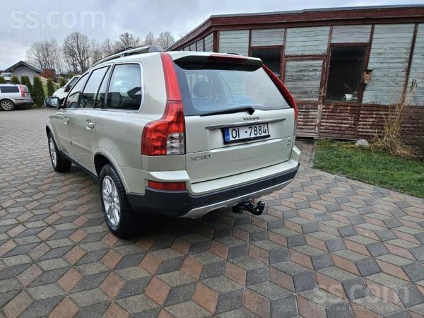 Green Volvo XC90 2006 in Talsi, with an engine capacity of 2.40 L and mileage of 252 thousand km for 7399 €, photo 4 on AUTOMOTO.COM.LV