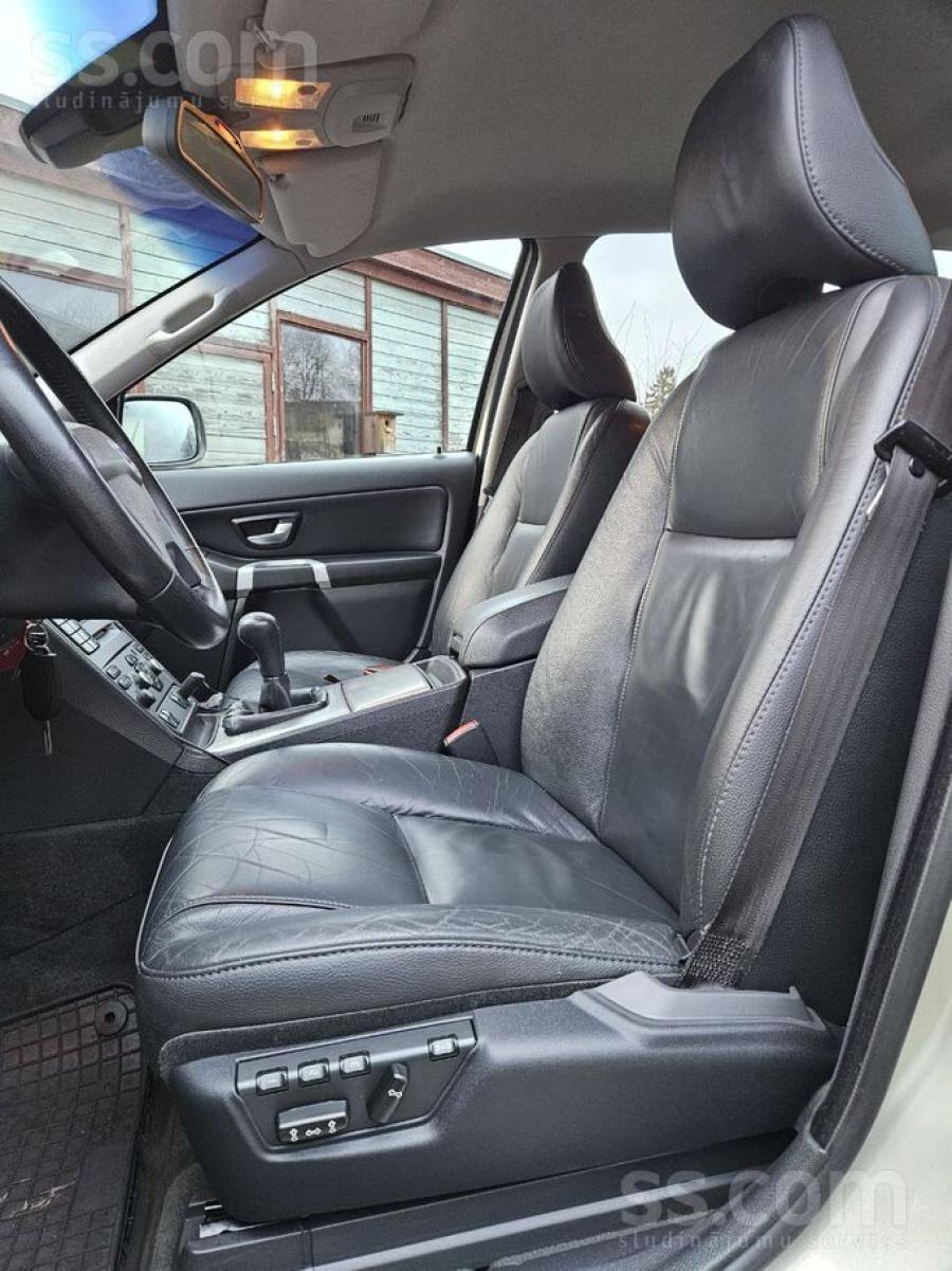 Zaļš Volvo XC90 2006 Talsi, ar dzinēja tilpumu 2.40 L un nobraukumu 255 tūkst. km par 6950 €, foto 10 vietnē AUTOMOTO.COM.LV