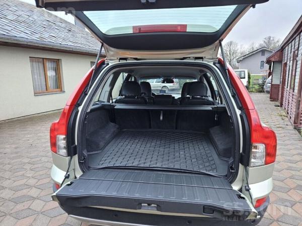 Green Volvo XC90 2006 in Talsi, with an engine capacity of 2.40 L and mileage of 255 thousand km for 6950 €, photo 8 on AUTOMOTO.COM.LV