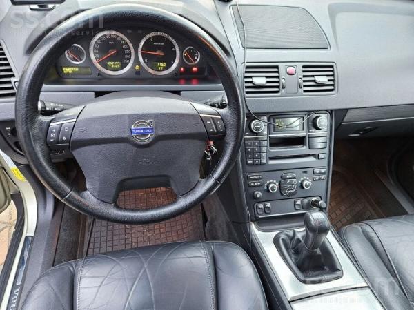 Green Volvo XC90 2006 in Talsi, with an engine capacity of 2.40 L and mileage of 255 thousand km for 6950 €, photo 11 on AUTOMOTO.COM.LV