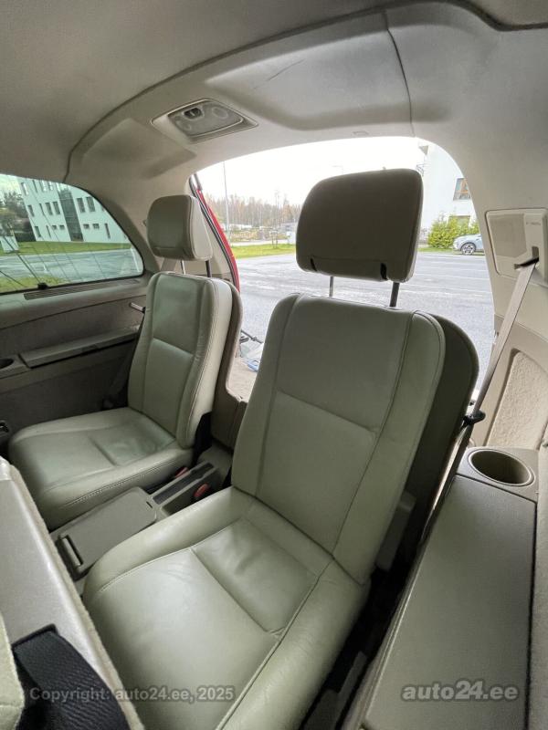 Green Volvo XC90 2007 in Parnu, with an engine capacity of 2.40 L and mileage of 355 thousand km for 6500 €, photo 11 on AUTOMOTO.COM.LV
