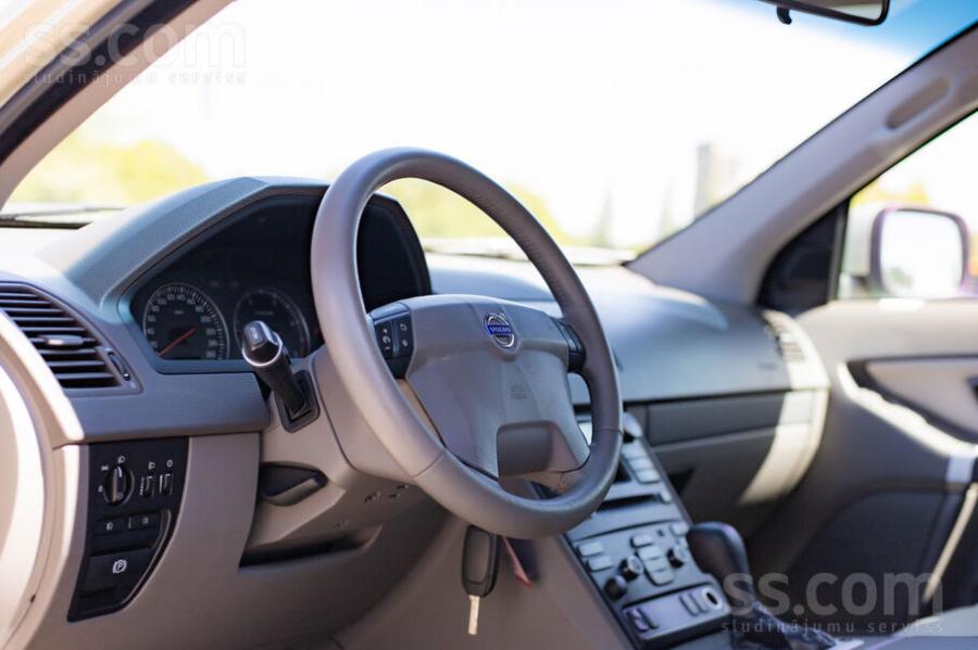 Zaļš Volvo XC90 2007 Rīga, ar dzinēja tilpumu 2.40 L un nobraukumu 352 tūkst. km par 5490 €, foto 13 vietnē AUTOMOTO.COM.LV