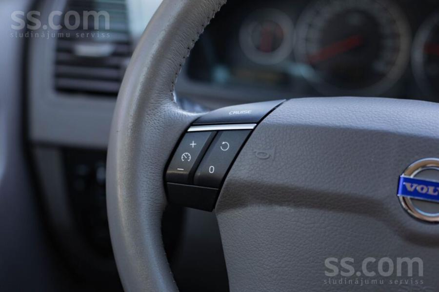 Zaļš Volvo XC90 2007 Rīga, ar dzinēja tilpumu 2.40 L un nobraukumu 352 tūkst. km par 5490 €, foto 16 vietnē AUTOMOTO.COM.LV