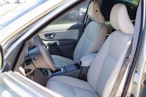 Green Volvo XC90 2007 in Riga, with an engine capacity of 2.40 L and mileage of 352 thousand km for 5490 €, photo 12 on AUTOMOTO.COM.LV