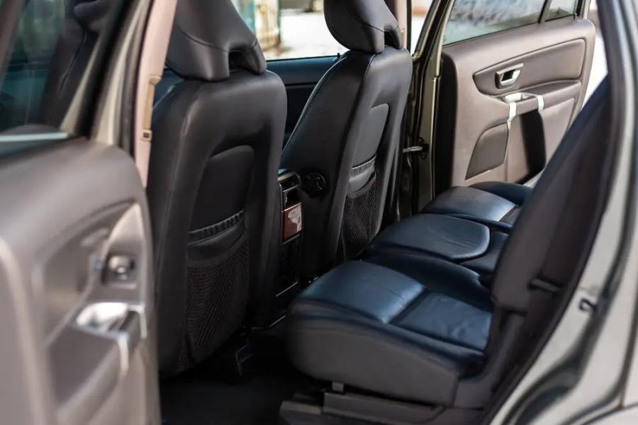 Zaļš Volvo XC90 2007 Rīga, ar dzinēja tilpumu 2.40 L un nobraukumu 360 tūkst. km par 6495 €, foto 13 vietnē AUTOMOTO.COM.LV