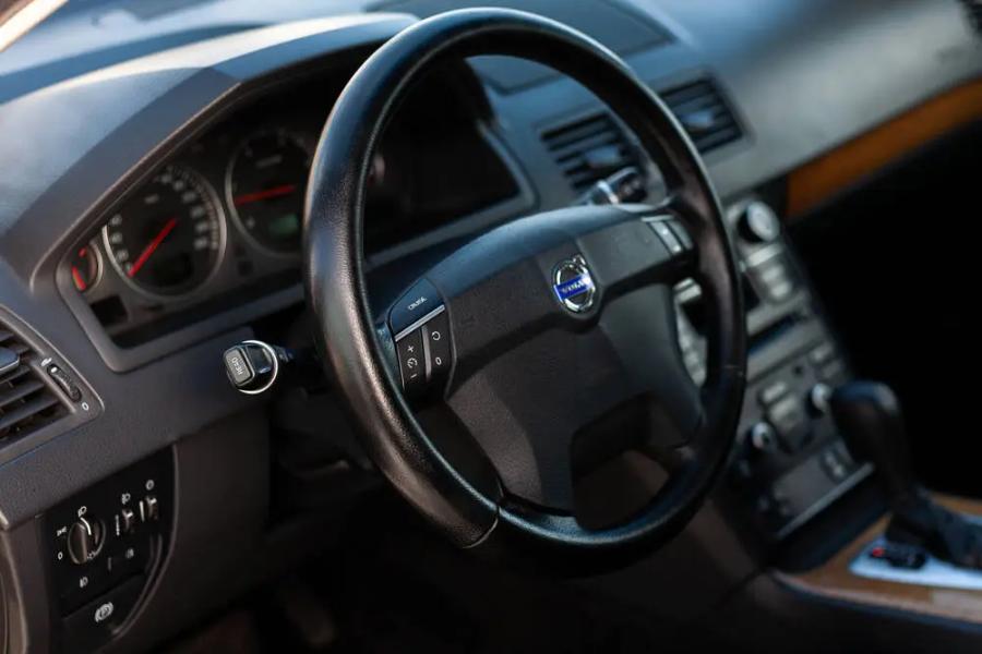 Zaļš Volvo XC90 2007 Rīga, ar dzinēja tilpumu 2.40 L un nobraukumu 360 tūkst. km par 6495 €, foto 20 vietnē AUTOMOTO.COM.LV