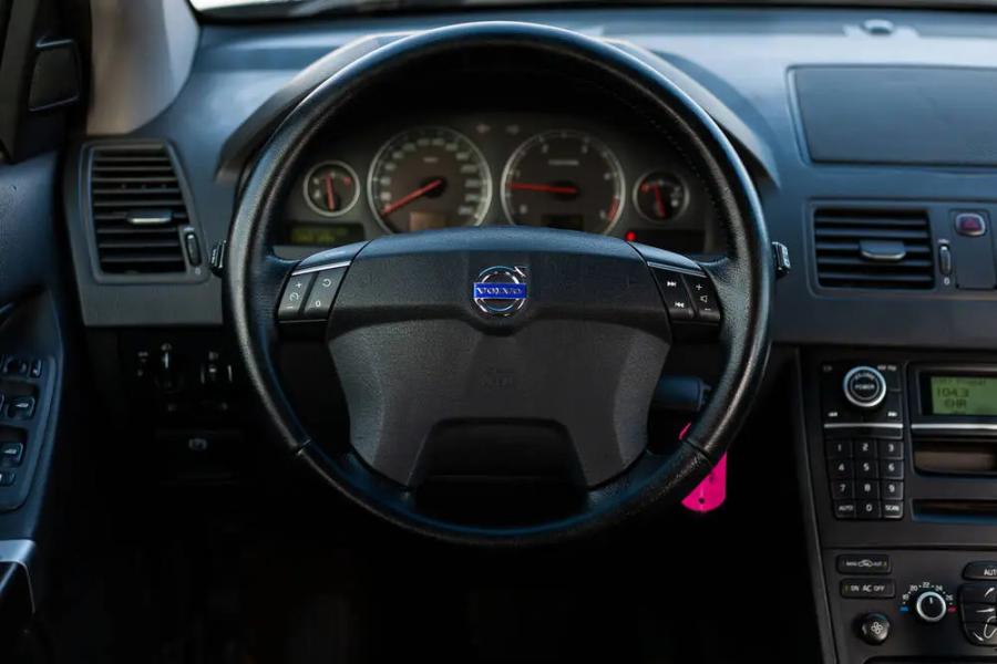 Zaļš Volvo XC90 2007 Rīga, ar dzinēja tilpumu 2.40 L un nobraukumu 360 tūkst. km par 6495 €, foto 22 vietnē AUTOMOTO.COM.LV