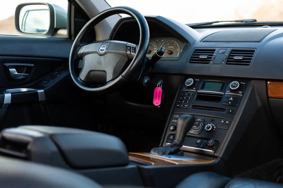 Zaļš Volvo XC90 2007 Rīga, ar dzinēja tilpumu 2.40 L un nobraukumu 360 tūkst. km par 6495 €, foto 23 vietnē AUTOMOTO.COM.LV