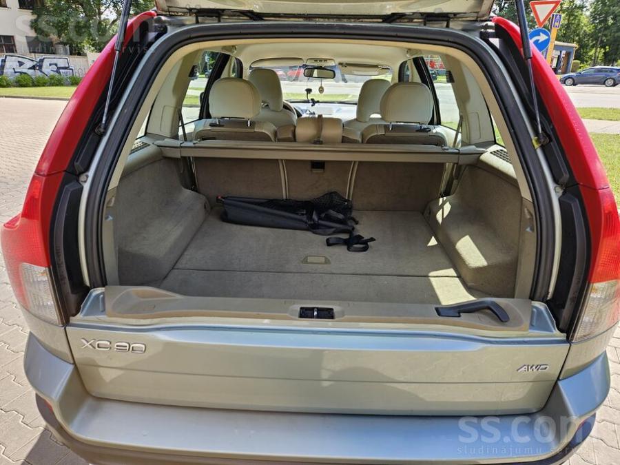Green Volvo XC90 2007 in Riga, with an engine capacity of 2.40 L and mileage of 273 thousand km for 5500 €, photo 5 on AUTOMOTO.COM.LV