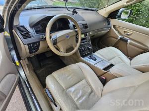 Green Volvo XC90 2007 in Riga, with an engine capacity of 2.40 L and mileage of 273 thousand km for 5500 €, photo 6 on AUTOMOTO.COM.LV