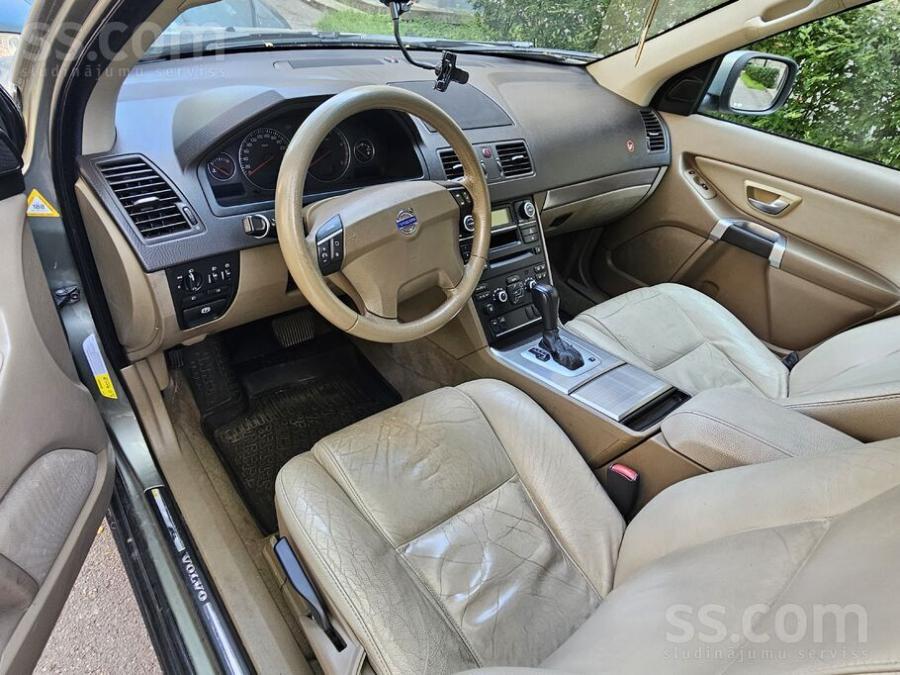 Green Volvo XC90 2007 in Riga, with an engine capacity of 2.40 L and mileage of 273 thousand km for 5500 €, photo 6 on AUTOMOTO.COM.LV