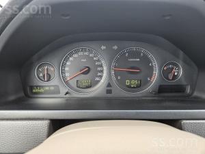 Green Volvo XC90 2007 in Riga, with an engine capacity of 2.40 L and mileage of 273 thousand km for 5500 €, photo 7 on AUTOMOTO.COM.LV