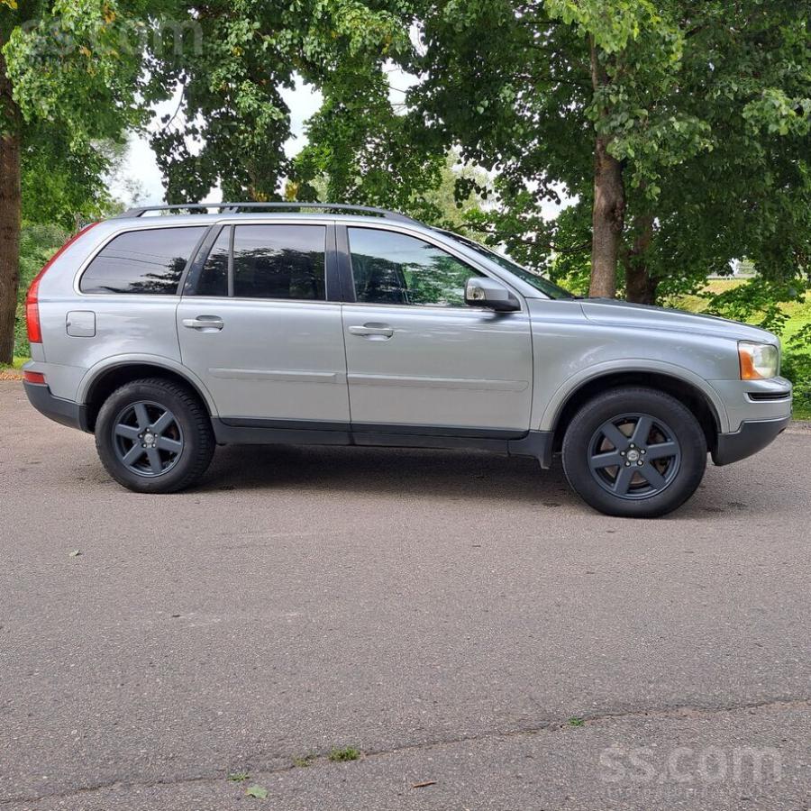 Green Volvo XC90 2007 in Rezekne, with an engine capacity of 2.40 L and mileage of 0 thousand km for 4600 €, photo 5 on AUTOMOTO.COM.LV