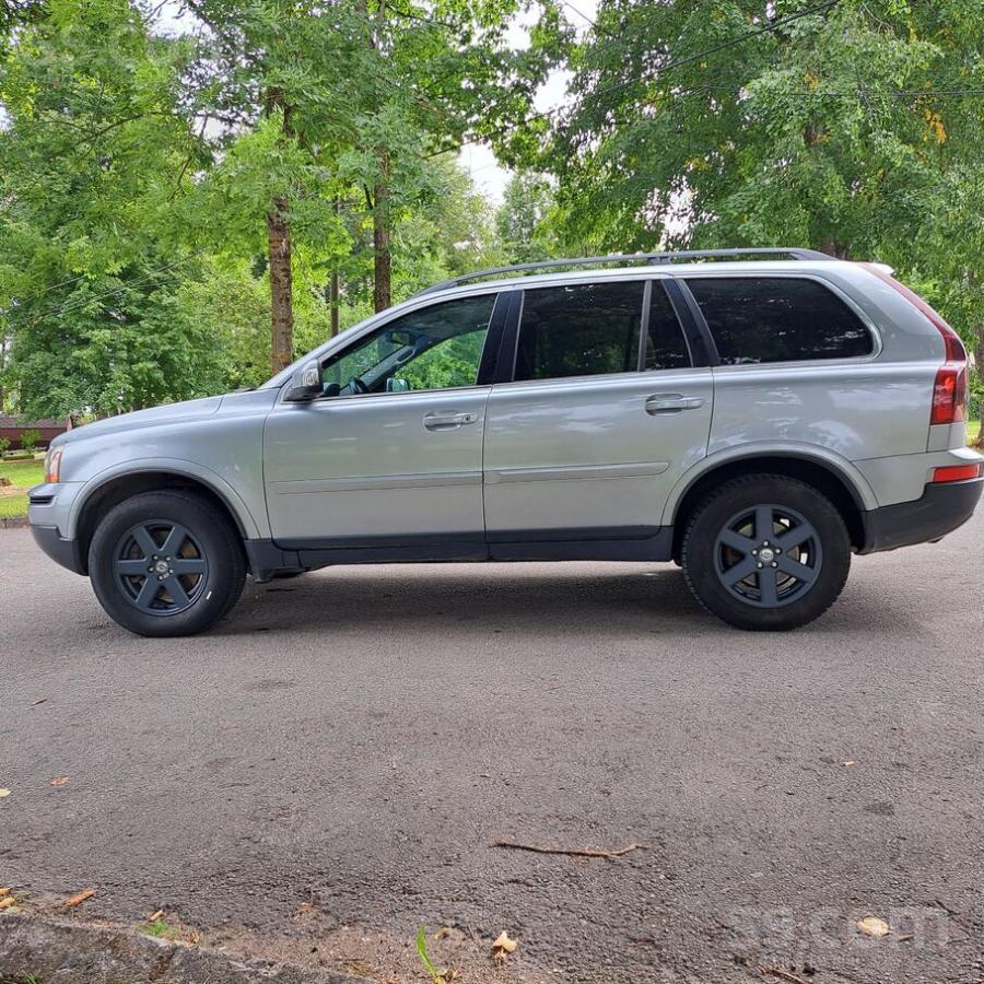 Green Volvo XC90 2007 in Rezekne, with an engine capacity of 2.40 L and mileage of 0 thousand km for 4600 €, photo 7 on AUTOMOTO.COM.LV