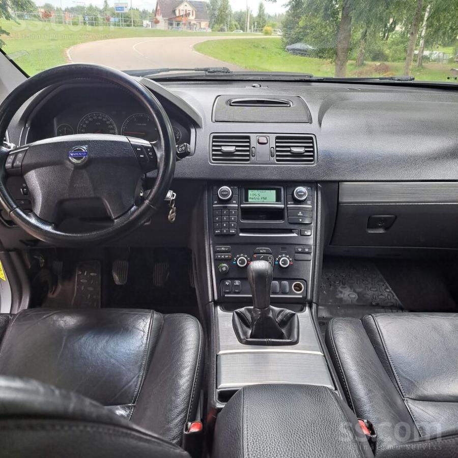 Green Volvo XC90 2007 in Rezekne, with an engine capacity of 2.40 L and mileage of 0 thousand km for 4600 €, photo 9 on AUTOMOTO.COM.LV