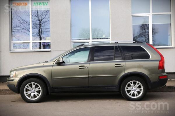 Green Volvo XC90 2008 in Riga, with an engine capacity of 2.40 L and mileage of 374 thousand km for 5995 €, photo 2 on AUTOMOTO.COM.LV