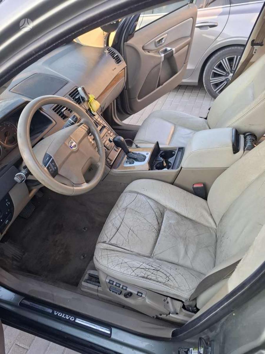 Green Volvo XC90 2008 in Vilnius, with an engine capacity of 3.20 L and mileage of 288 thousand km for 3000 €, photo 7 on AUTOMOTO.COM.LV