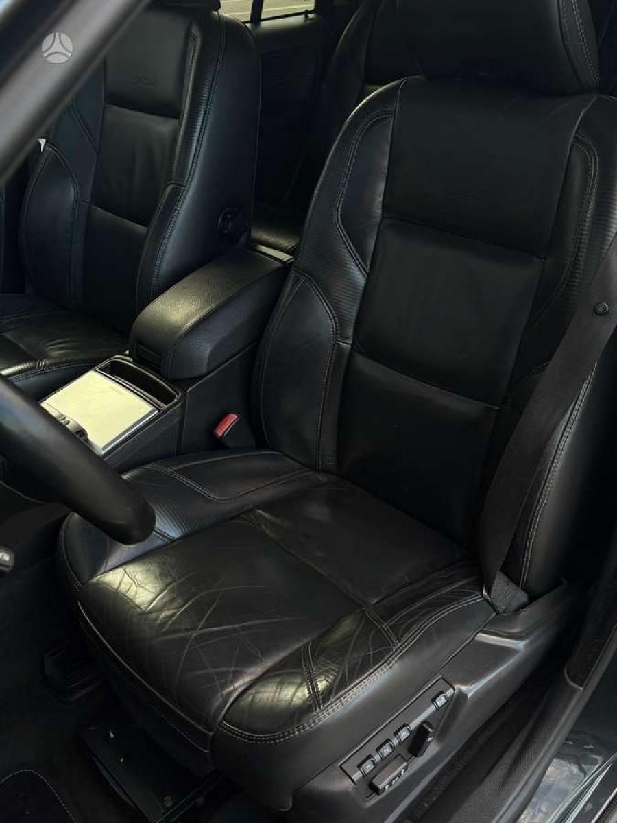 Green Volvo XC90 2012 in Vilnius, with an engine capacity of 2.40 L and mileage of 227 thousand km for 11100 €, photo 11 on AUTOMOTO.COM.LV