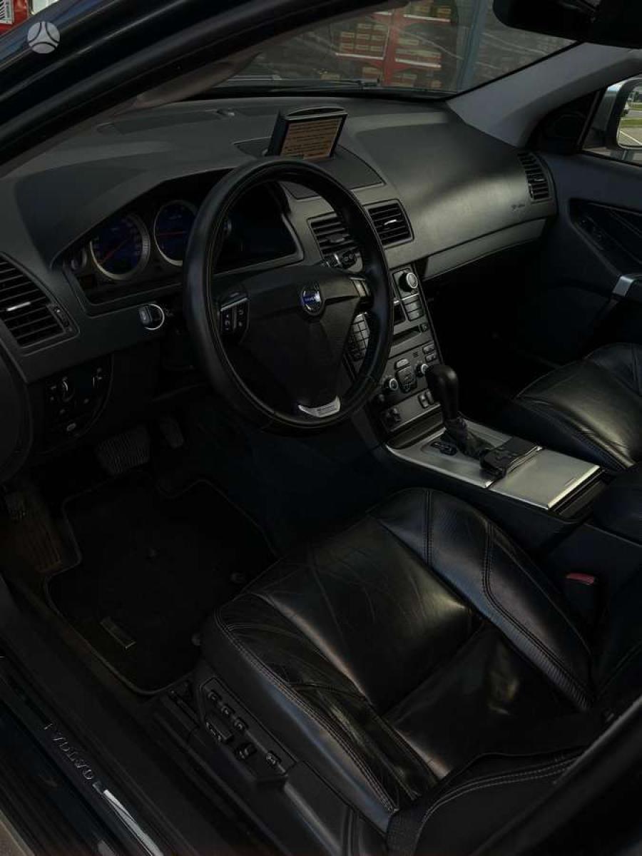 Green Volvo XC90 2012 in Vilnius, with an engine capacity of 2.40 L and mileage of 227 thousand km for 11100 €, photo 19 on AUTOMOTO.COM.LV