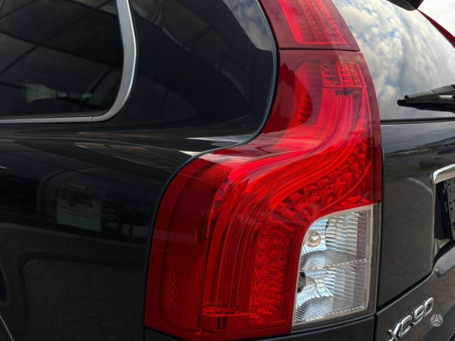 Green Volvo XC90 2012 in Vilnius, with an engine capacity of 2.40 L and mileage of 227 thousand km for 11100 €, photo 21 on AUTOMOTO.COM.LV