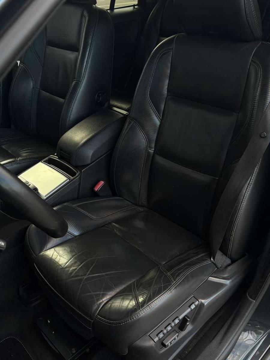 Green Volvo XC90 2012 in Vilnius, with an engine capacity of 2.40 L and mileage of 227 thousand km for 11500 €, photo 11 on AUTOMOTO.COM.LV