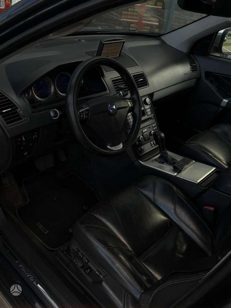 Green Volvo XC90 2012 in Vilnius, with an engine capacity of 2.40 L and mileage of 227 thousand km for 11500 €, photo 19 on AUTOMOTO.COM.LV