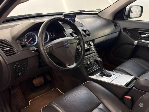 Green Volvo XC90 2012 in Marijampole, with an engine capacity of 2.40 L and mileage of 250 thousand km for 11750 €, photo 2 on AUTOMOTO.COM.LV