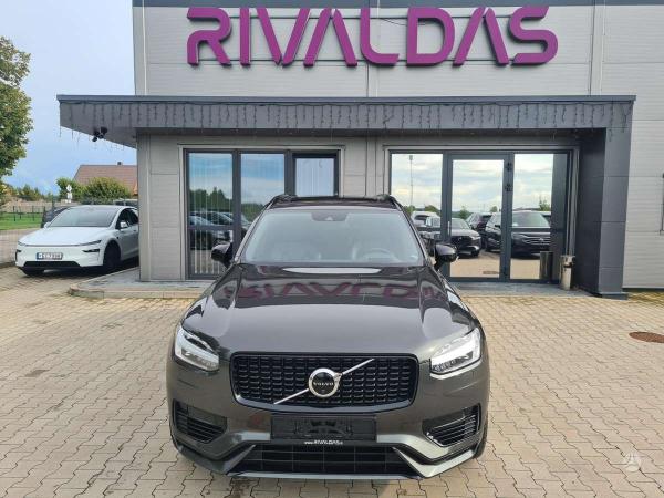 Green Volvo XC90 2022 in Siauliai, with an engine capacity of 1.97 L and mileage of 192 thousand km for 41900 €, photo 1 on AUTOMOTO.COM.LV